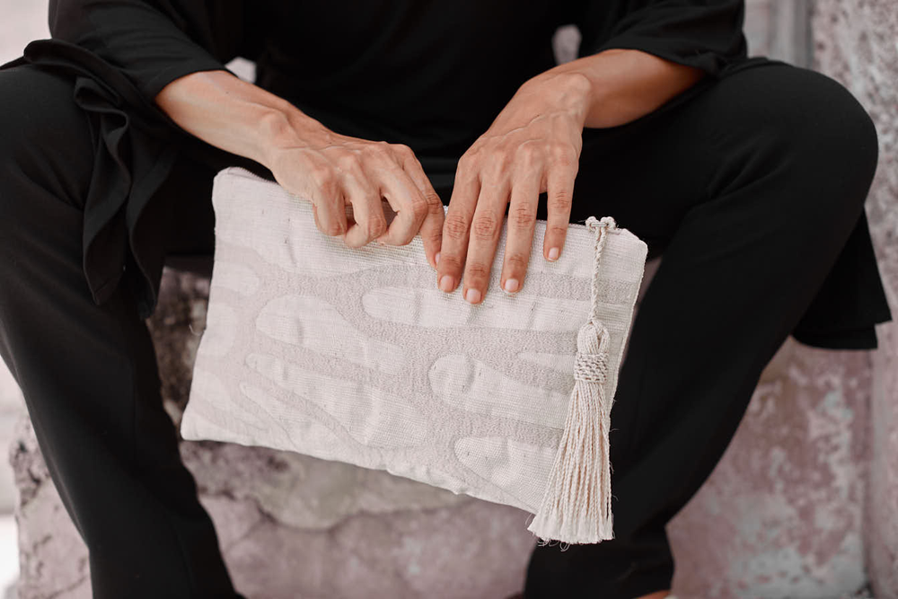 ALAS CLUTCH IN NATURAL - Angela Damman