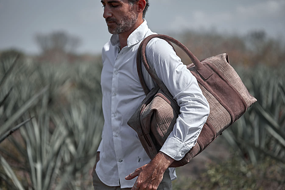 AVENTURA DUFFLE BAG IN NATURAL DYE - Angela Damman